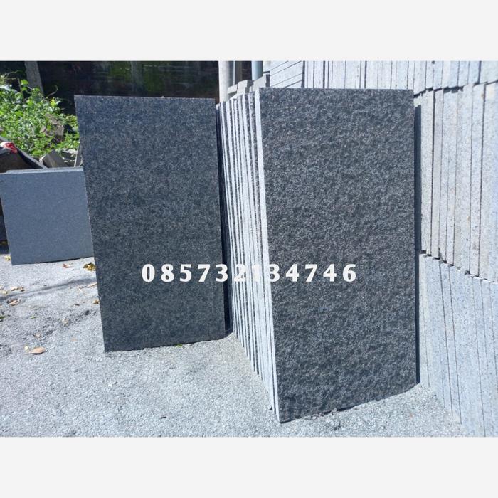 Jual Andesit Hitam Tulungagung Finishing Bakar 30x60cm - Kab ...