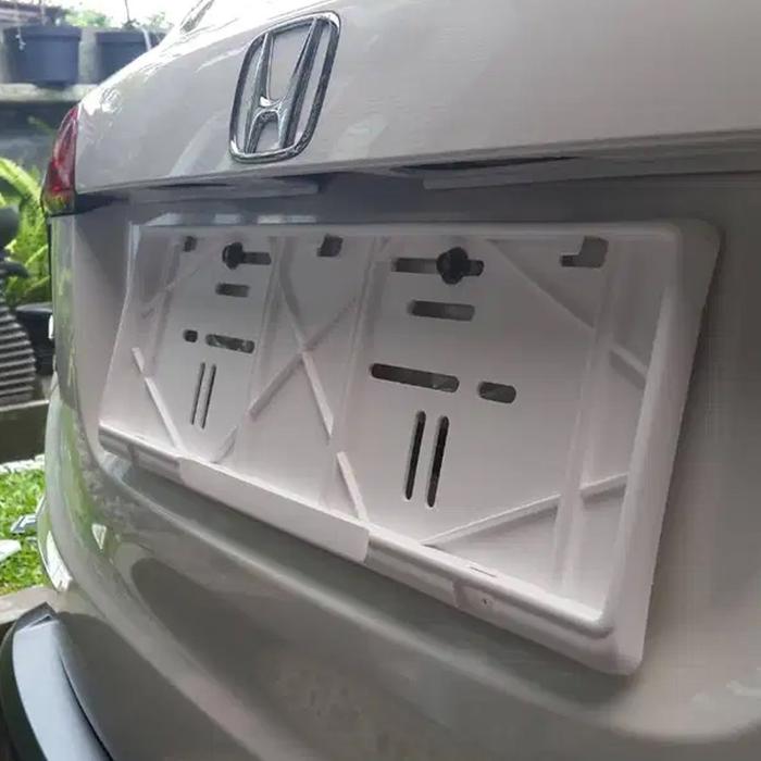 Jual TEMPAT FRAME DUDUKAN PLAT NOMOR MOBIL TERBARU WARNA PUTIH PLASTIK ...