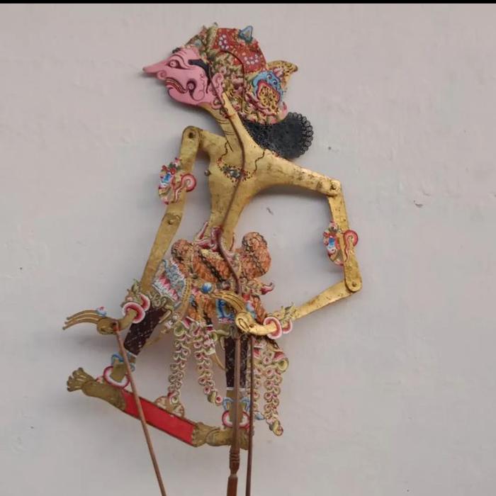 Jual wayang kulit kuno/antik bekas pakai lukis halus warna emas/prada ...