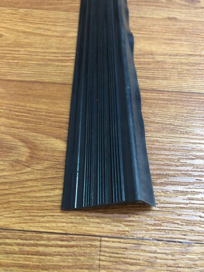 Jual Step Nosing List Tangga Karet anti slip karet - Hitam - Kab. Bogor ...