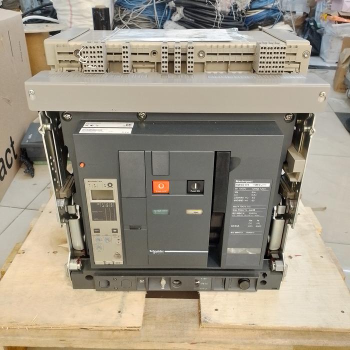 Jual ACB NW40 H1 3P 4000A Draw Out 65kA Motorize Uvt Aux Schneider ...
