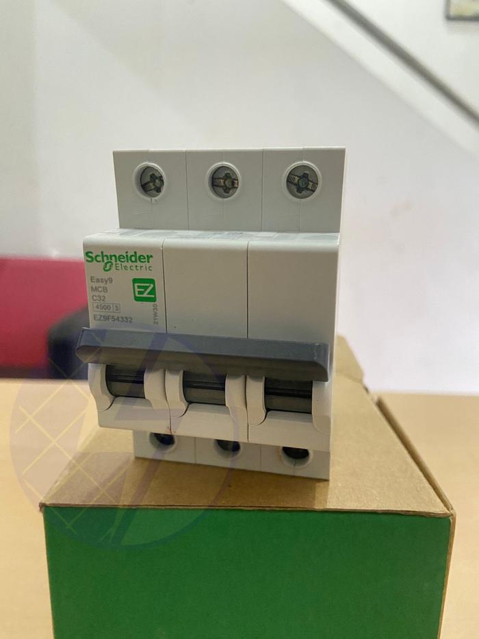 Jual MCB 3P 32A 4,5kA Schneider Electric Easy9 EZ9F54332 - Kota Batam - Elektrik Batam | Tokopedia