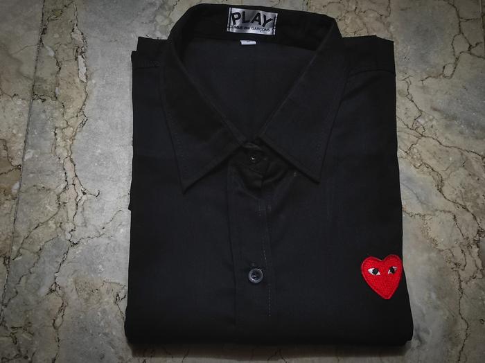 Promo Kemeja Unisex CDG PLAY Basic Shirts Hitam Black - logo merah ...