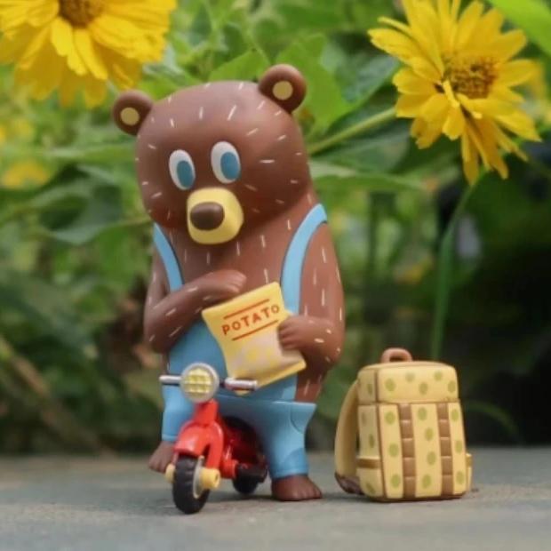 Jual POP MART BG Bear Green Cow Garden What Are You Doing Limited ...