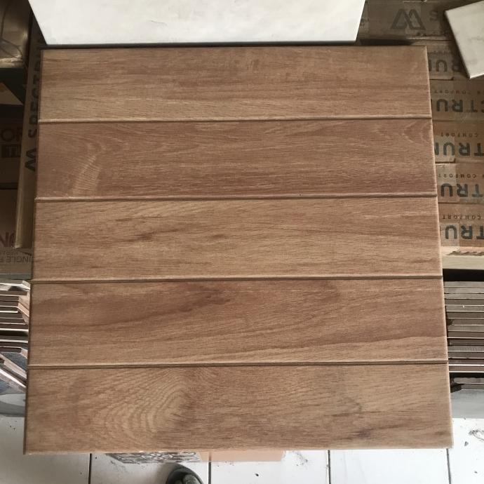 Jual Keramik 50x50 motif kayu/ keramik teras/ keramik urat kayu/parkit ...