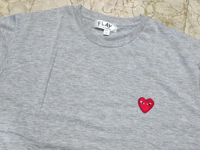 Jual Kaos Basic T-Shirt CDG PLAY logo MERAH RED Heart - abu mudah ...