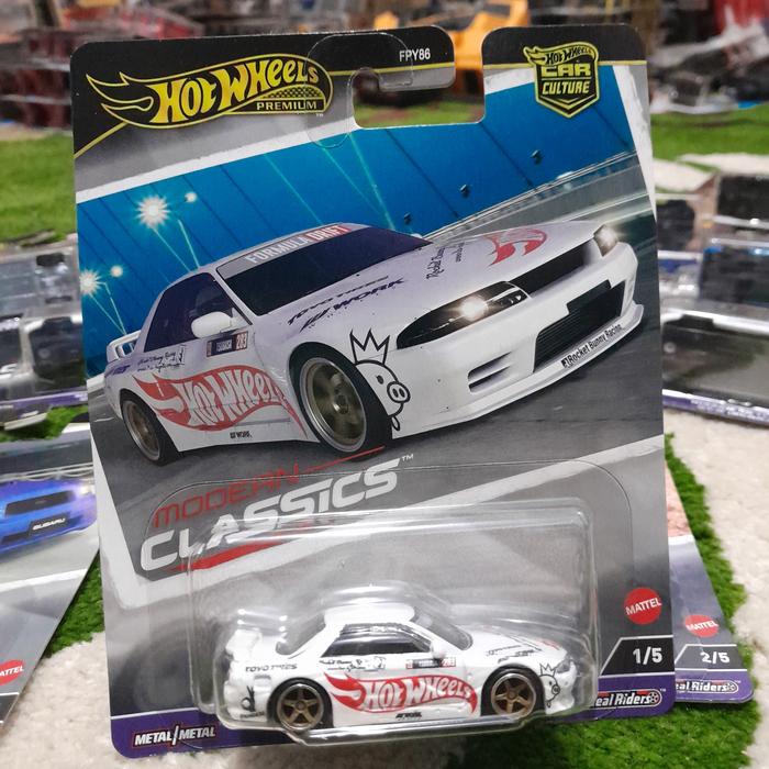 Jual Hot Wheels HotWheels Premium Modern Classic Nissan Skyline GT-R R32 pandem putih HRV68 ...