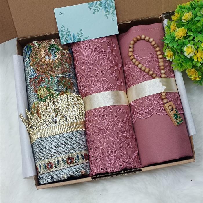 Jual Hadiah Hampers Kado Set Mukena Sejadah Graduation/Ulang Tahun ...