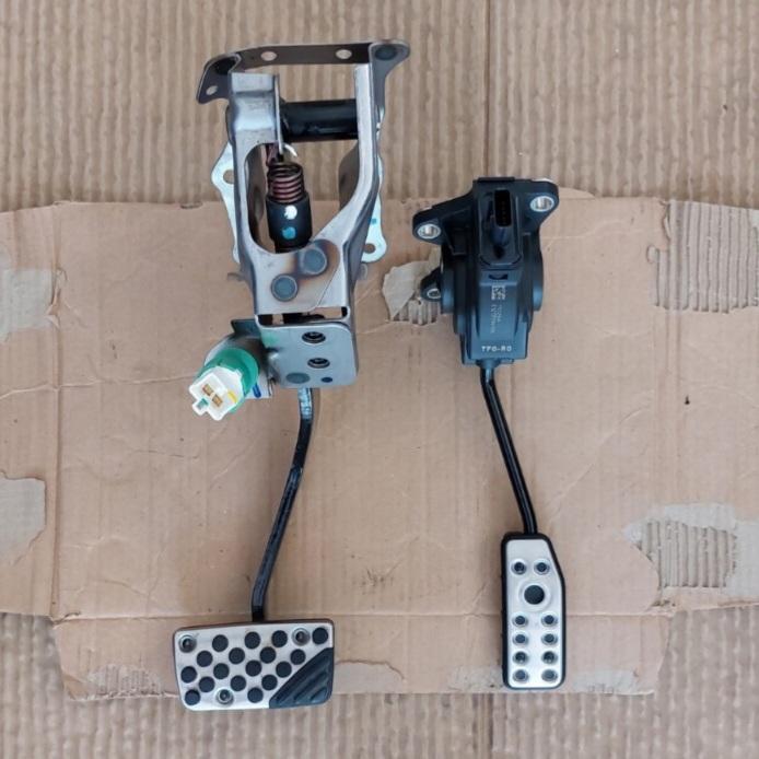 Jual Honda Fit RS GE8 pedal set AT sport sports oem jdm bukan honda ...
