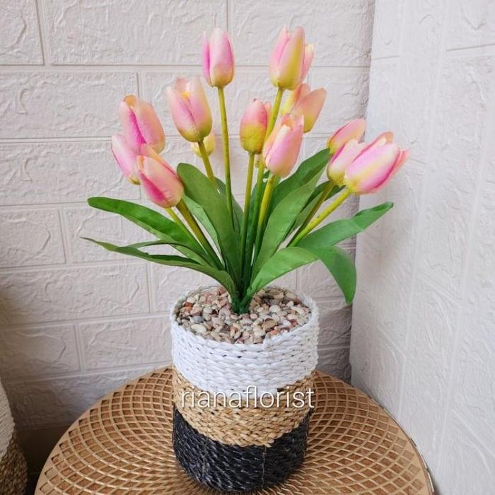 Jual bunga tulip vas anyam rotan artificial - Pink - Jakarta Timur ...