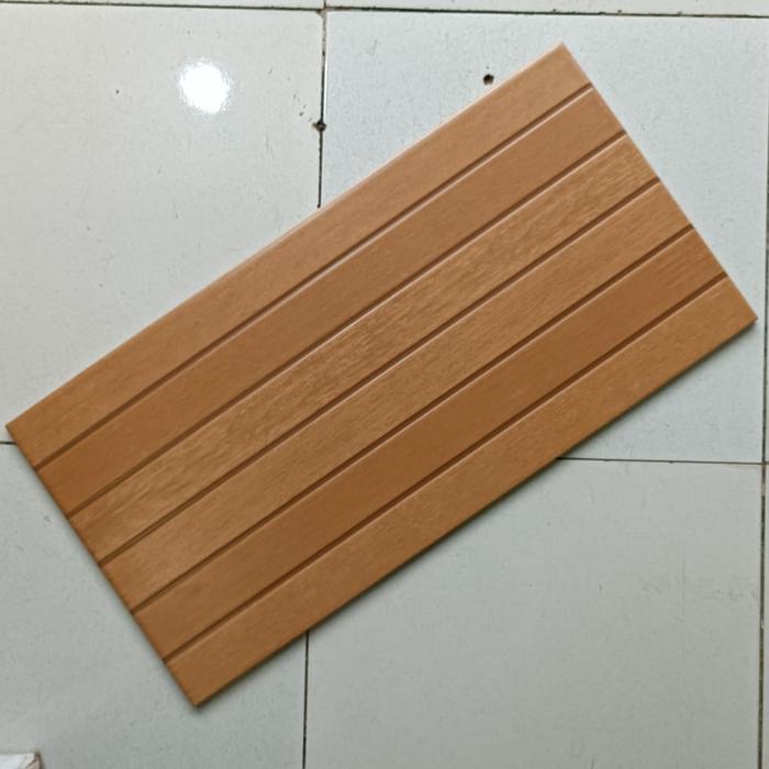 Jual KERAMIK KAYU 30 X 60 SPRINGWOOD - Jakarta Timur - Gunungsewu ...