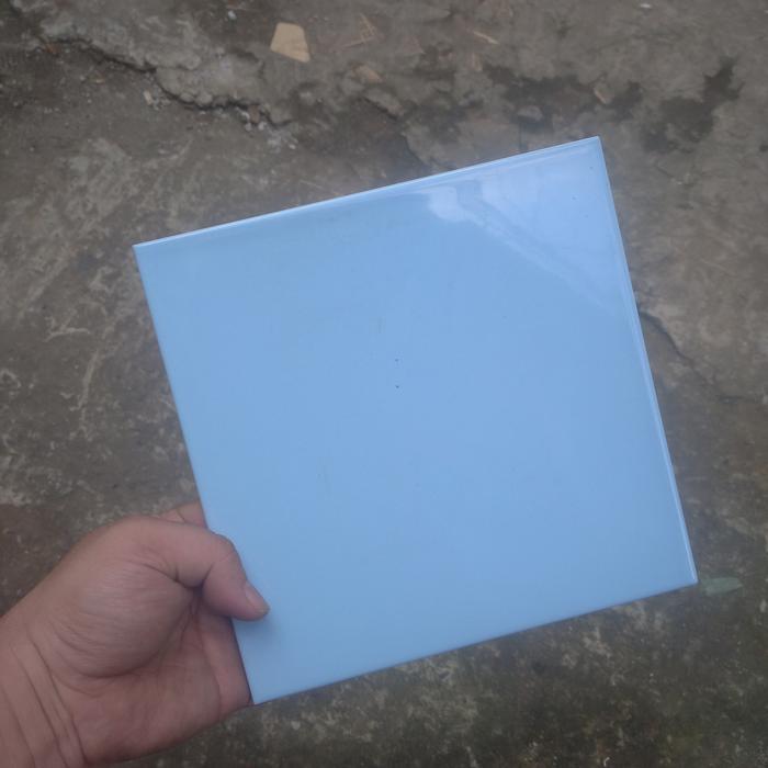 Jual keramik dinding biru polos 20x20 mulia pastel blue - Jakarta ...
