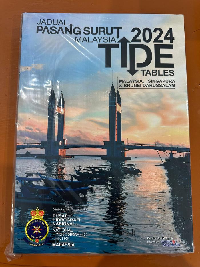 Jual Buku Perkapalan Malaysia Tide Tables 2024 Jadual Pasang Surut ...