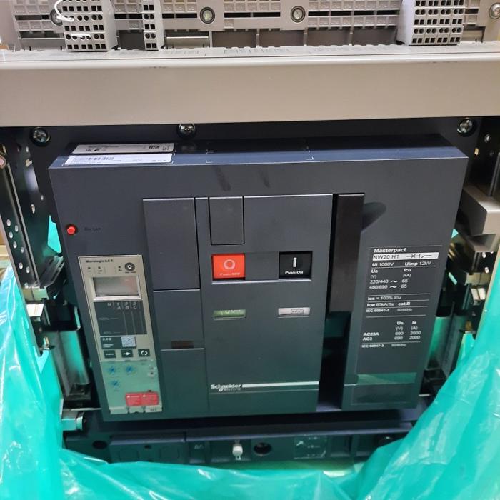 Jual ACB DROWOUT NW20H1 65KA 3P-2000A+MOTORES,UVT,MX,AUX 220VAC SCHNEIDER - Jakarta Pusat ...