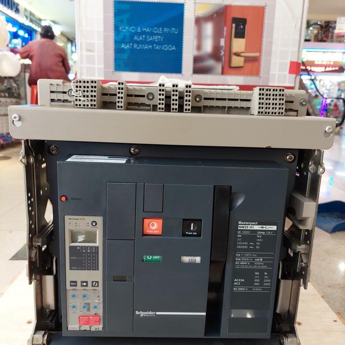 Jual ACB Drowout NW25H1 65KA 3P-2500A + MOTORES.UVT.AUX 220VAC SCHNEIDER - Jakarta Pusat - Prima ...