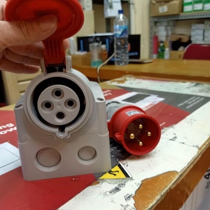 Jual 1 SET PLUG SURFACE MOUNTING SOKET 3P+E 4 PIN 32A LEGRAND - Jakarta Barat - Relectric-Store ...