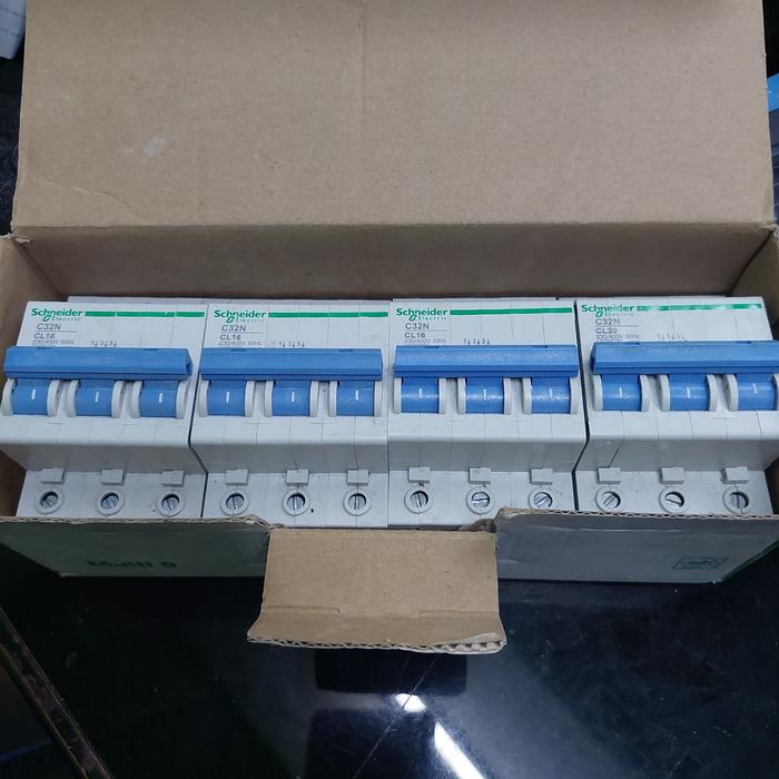 Jual SCHNEIDER MCB C32N 16A 3P KEPALA BIRU PLN - 25A - Jakarta Pusat ...