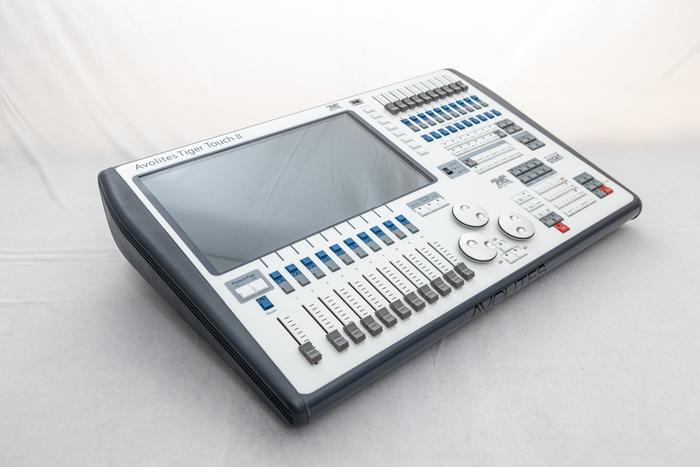 Jual Stage Lighting/ Lighting Controller/Avolites Tiger Touch 2 Titan ...