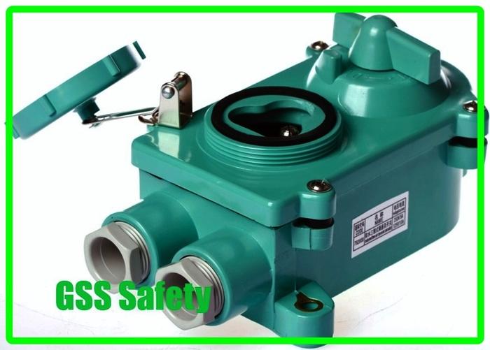 Jual IMPA 792808 Marine Socket with Switch 3 Pin 2P+E 10A 250V IP56 ...