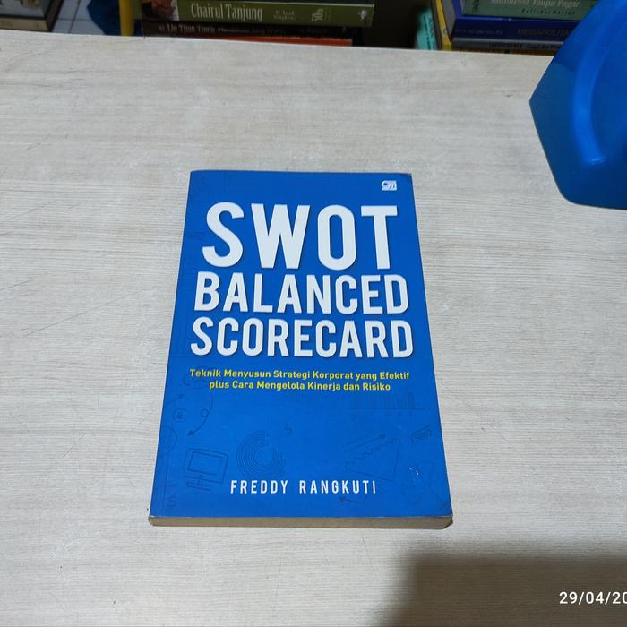 Jual SWOT BALANCED SCORECARD. Teknik Menyusun Strategi Korporat yang ...