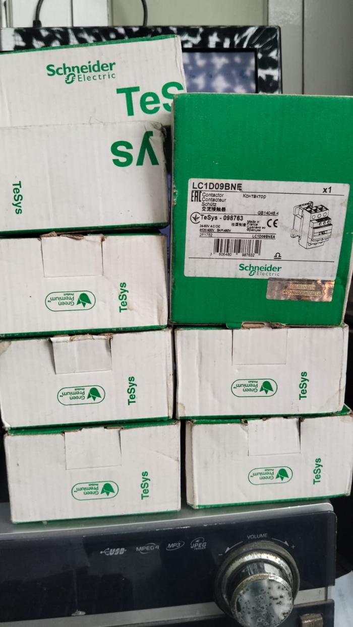 Jual Contaktor SCHNEIDER LC1D09BNE 3P 25A Coil 24-60V AC/DC 400V - Kab ...