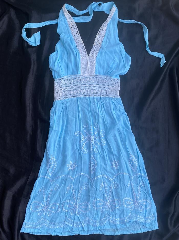 Jual Preloved Dress Mini Wanita Halter Biru Lace Embroidery Open Back ...