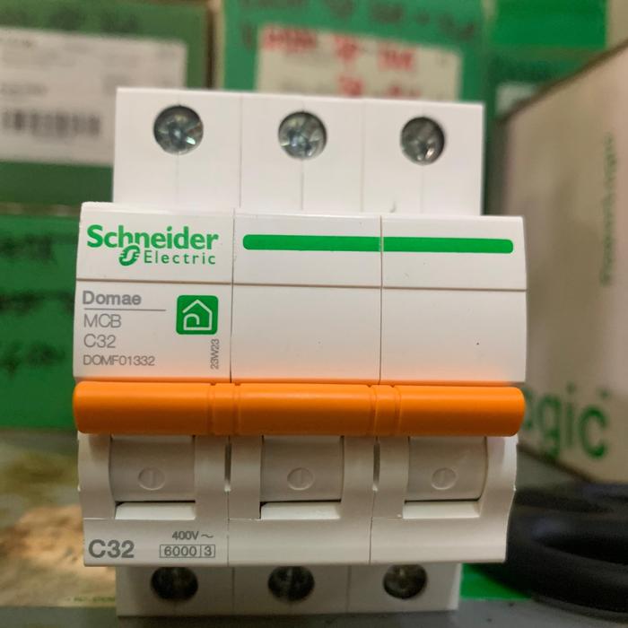 Jual MCB DOMAE 3P 32A SCHNEIDER ORIGINAL MCB 3PHASE New type - Jakarta Pusat - Al separepart ...
