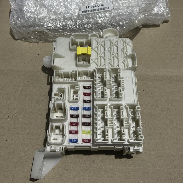 Jual Fuse box Sekring Innova Fortuner Hilux Baru Original / Box Sekring ...