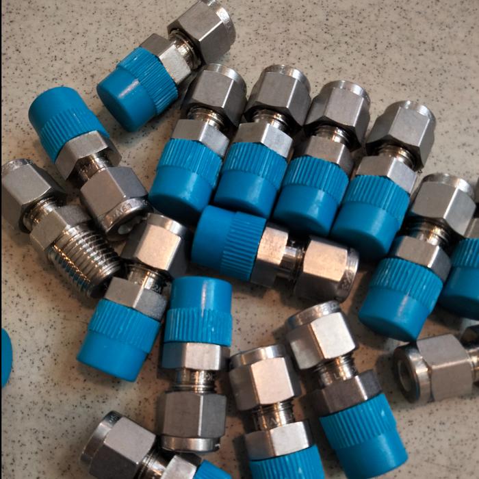 Jual SWAGELOK MALE CONNECTOR 1/4''INCH TUBE OD X 1/4''INCH MALE NPT SS-400-1-4 - Jakarta Barat ...