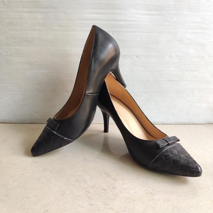 Jual Unbranded black leather pointed heels pumps with bow woven details ...