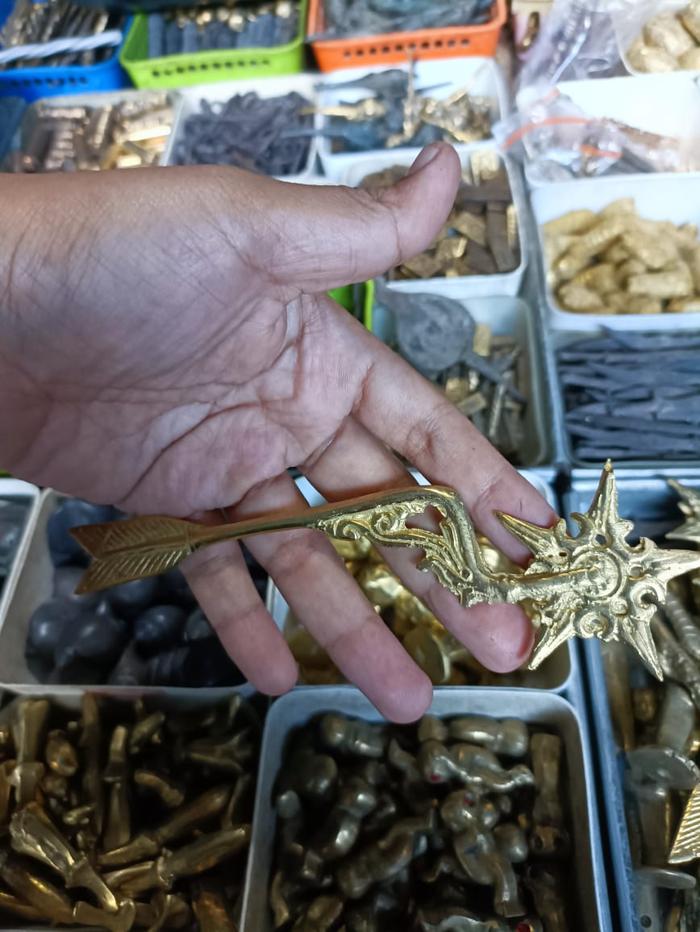 Jual pusaka cakra sepuhan emas tempaan pandai besi majpahit untuk ...