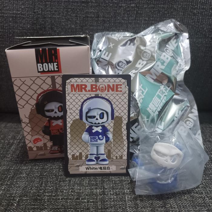 Jual Mr bone mini vol 001 blind box opened - White - Jakarta Barat ...