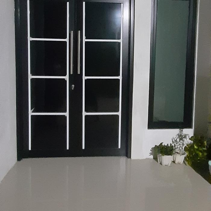 Jual Pintu aluminium ACP hitam ornamen putih jendela casement - Kab ...
