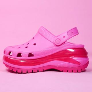 Jual Free Jibbits Mega Crush Crocs Clog - pink, M3 22.5-23cm - Kota ...