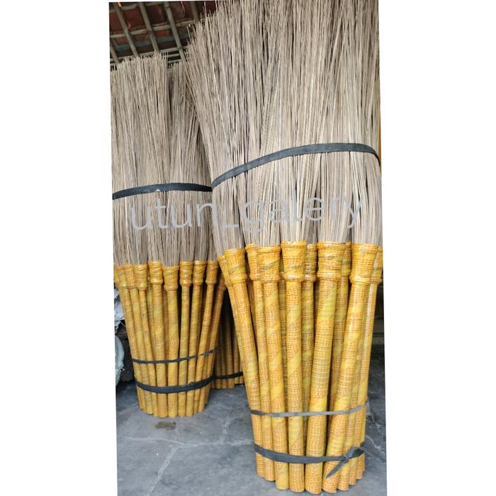 Jual sapu lidi gagang panjang/sapu jalanan/sapu taman only gojek - Kota ...