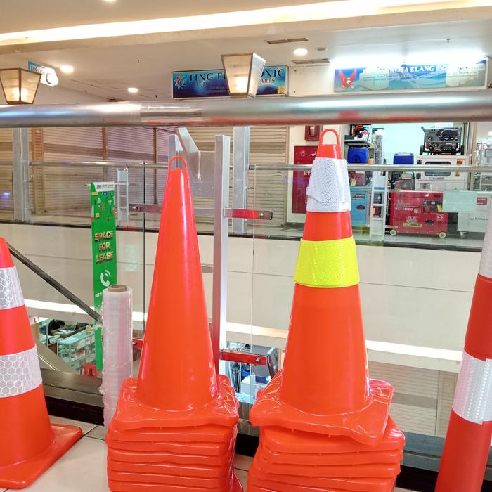 Jual Trafic Cone Kerucut 70cm / Tiang Pembatas Jalan - Jakarta Barat ...