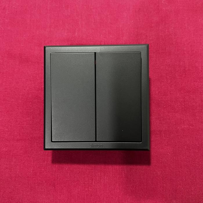 Jual SAKLAR SERI SIMON E3 BLACKDOOF/SAKLAR DOUBLE BLACK E3 SIMON ...