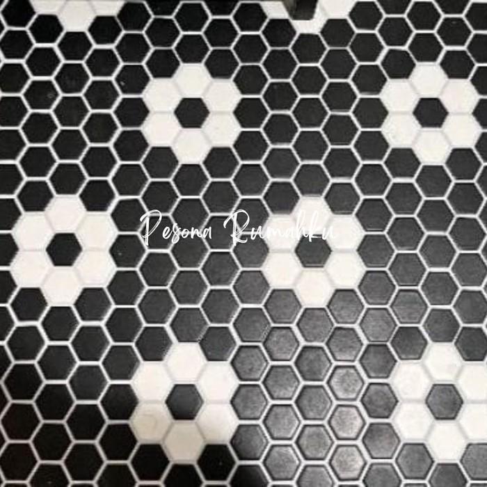 Jual Mozaik Mosaic Keramik Lantai Kamar Mandi Anti Slip Merk Singres Type Flower White Mini ...