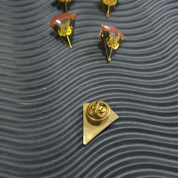 Jual pin Kerah Pol air Segitiga | pin kerah Baju Belakang Paku | pin ...