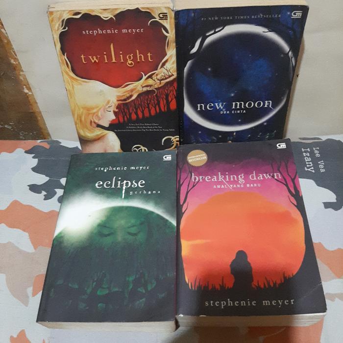 Jual Novel terjemahan karya Stephanie Meyer. serial Twilight Saga ...