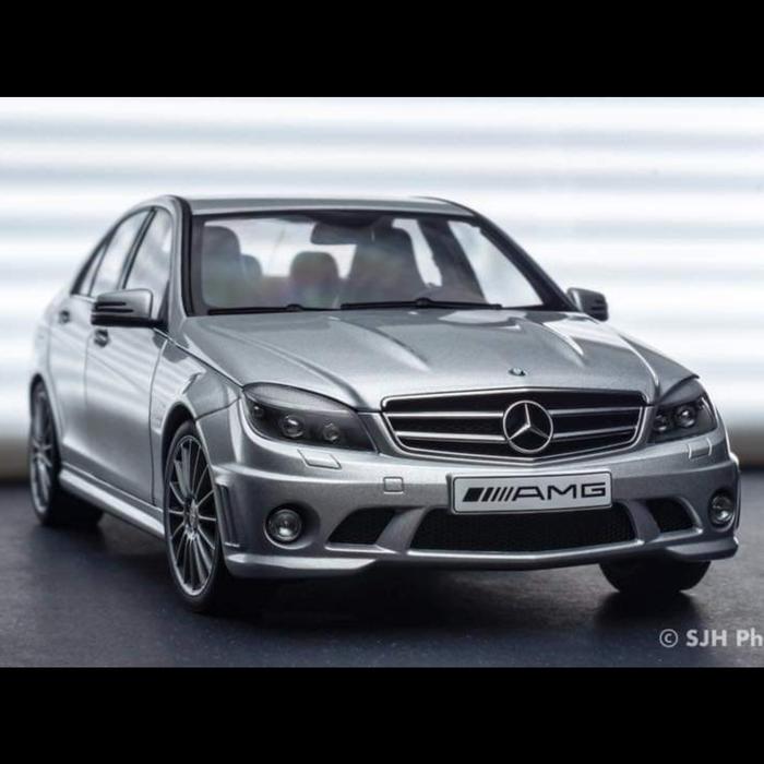 Jual AUTOART 1/18 MERCEDES BENZ C63 AMG W204 IRIDIUM SILVER - Kota ...