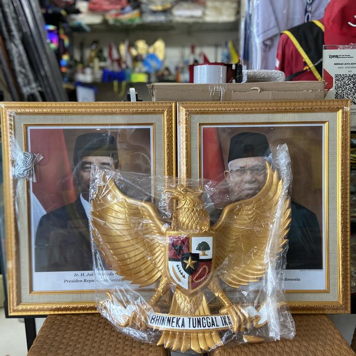 Jual Bingkai Foto Presiden Double list + Patung Garuda Fiber Kuning ...