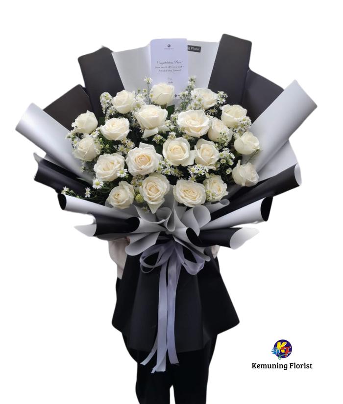 Jual buket bunga asli/ bunga mawar putih/ buket bunga malang/ buket ...