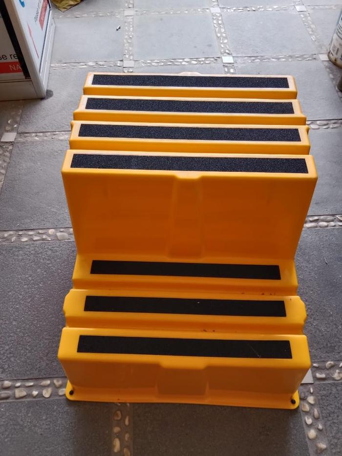 Jual Step plastic step stand – yellow 21”W x 24-1/2”D x 19 – ½”H – ST ...