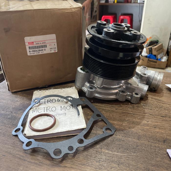 Jual Water pump assy Isuzu Giga FVZ 285 pompa air radiator - Kota ...