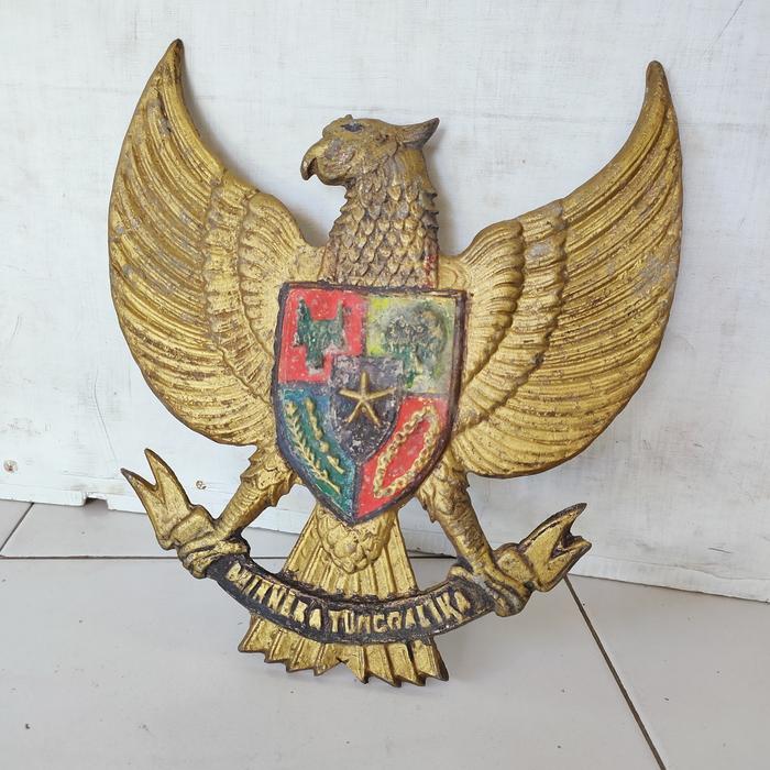 Jual Lambang Burung Garuda Pancasila antik bahan besi ori lawas ...