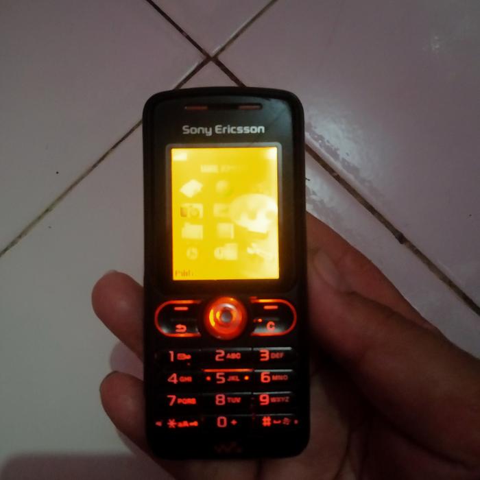 Jual Sony Ericsson Walkman W200i ori - Kab. Kuningan - Hery Com | Tokopedia