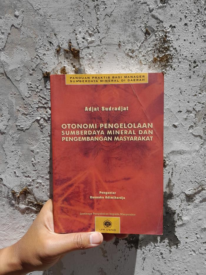 Jual Buku Sumberdaya Mineral Otonomi Pengelolaan Sumberdaya Mineral dan ...