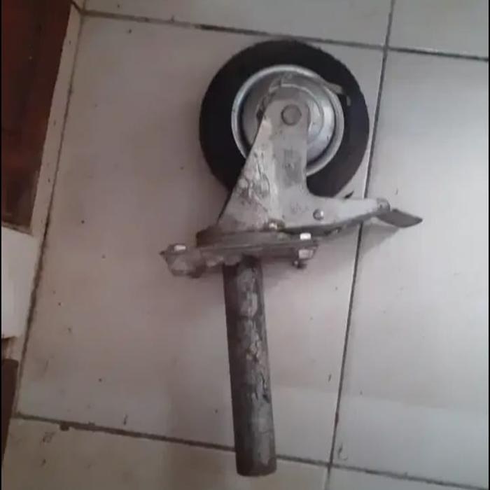 Jual roda scaffolding 4 inch hitam karet rem semua dapat 4 buah / roda ...