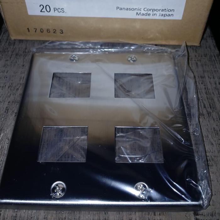 Jual Panasonic Saklar Frame Stainless 4 gang / 4 Kutub Set Inbowdoos ...